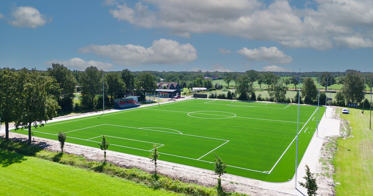 Nieuw kunstgrasveld SVSH bijna klaar, maar fors duurder dan begroot ...