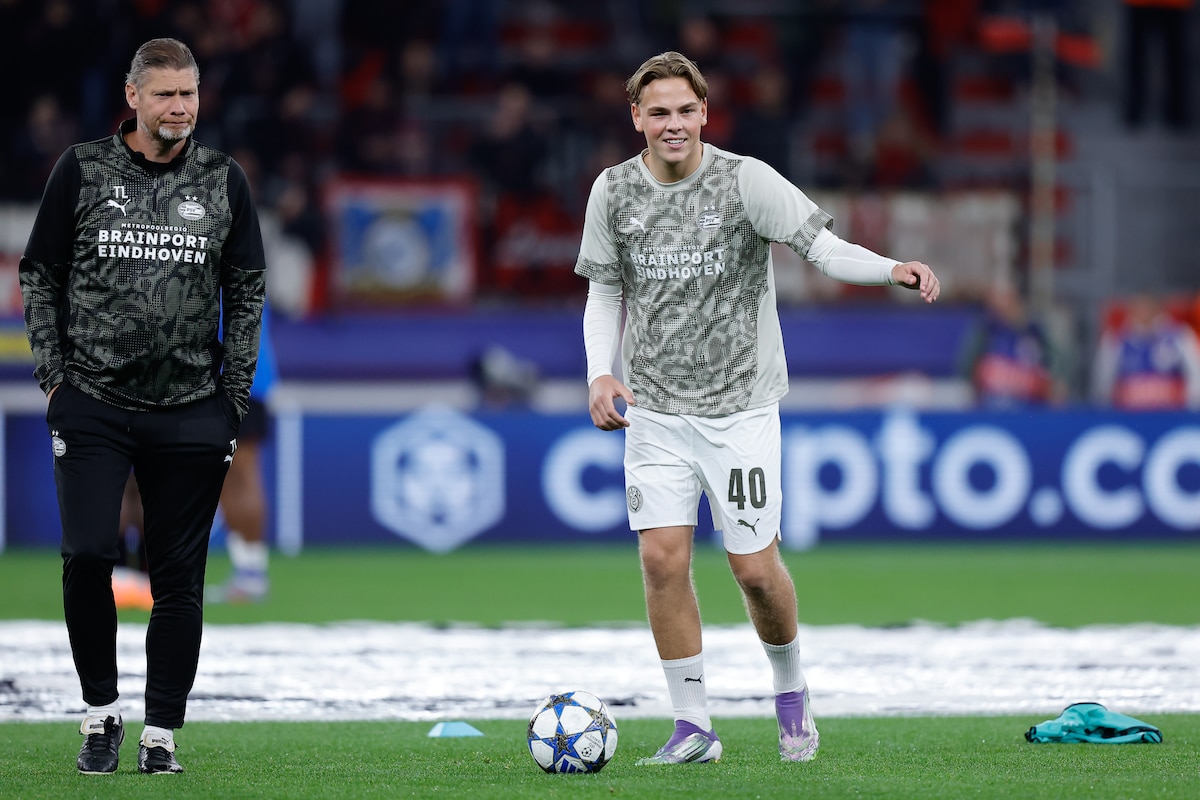 Jonge PSV-spits Van Duiven draait er niet omheen: ‘Ik wil dit seizoen topscorer van de ...