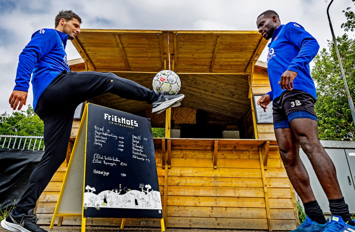 Op promotie jagend Telstar-duo heeft eigen patatkraam: ‘Tegen Feyenoord ...