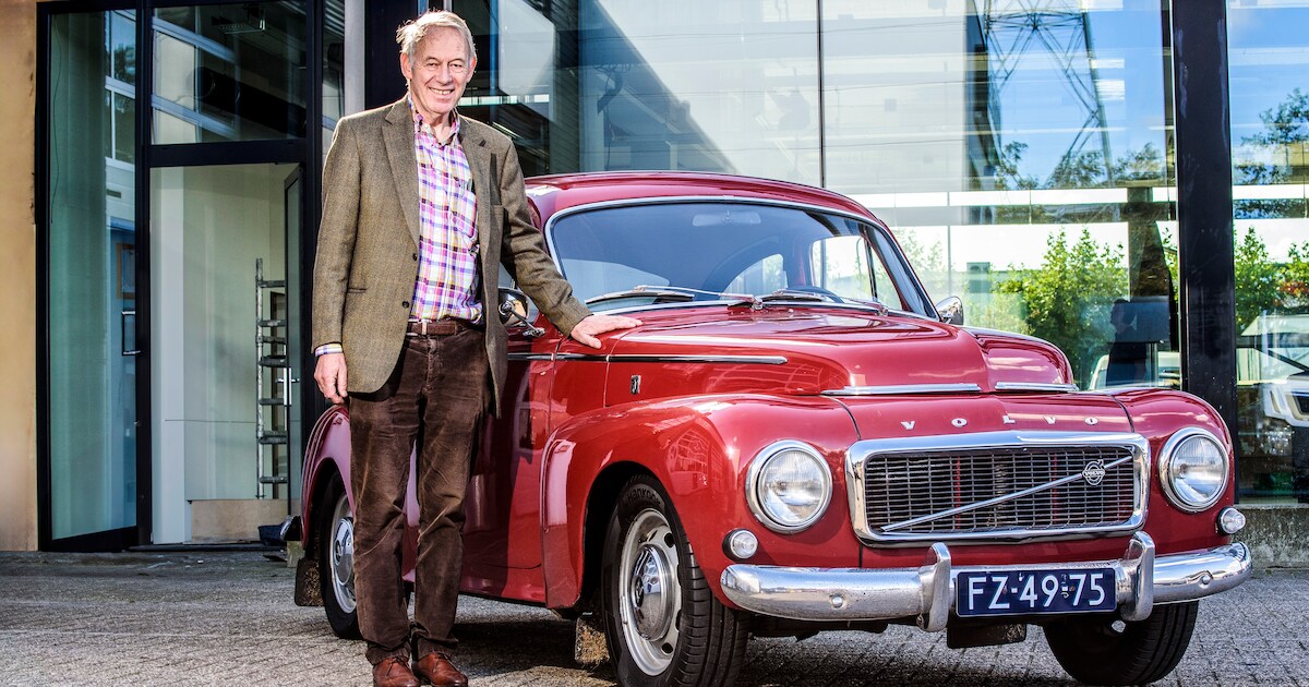 Herman heeft al een halve eeuw deze authentieke Volvo: ‘Ik sta er zelf ...