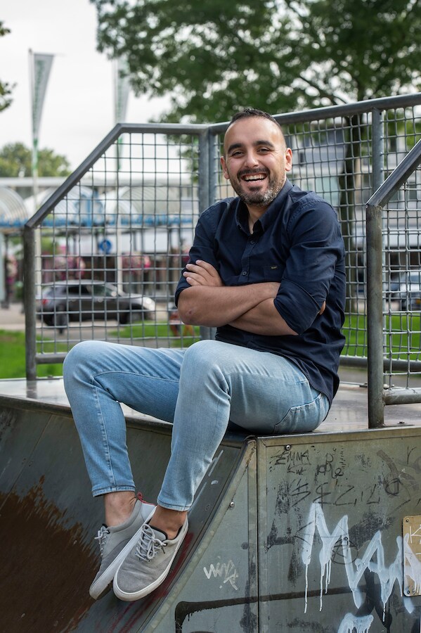 Regelneef, raadslid en onderwijsmanager Umit Güler laat zich door ...