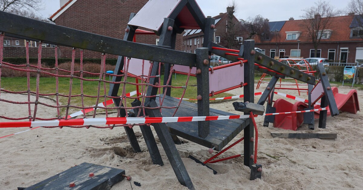 Automobilist rijdt speelhuisje in de prak in Eindhoven | Eindhoven | ED.nl