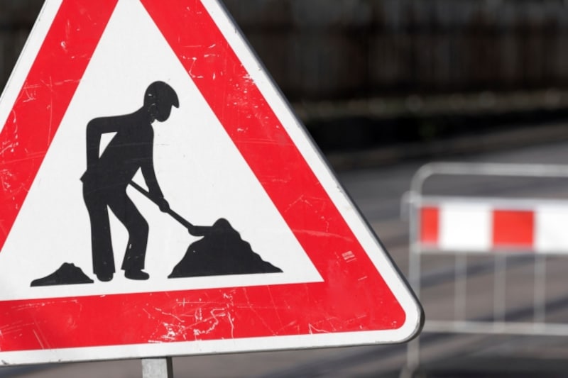 Verzakking door lekkage in rioolput: werkzaamheden Mierloseweg in ...