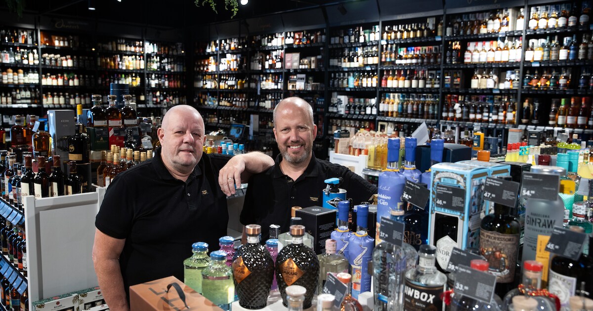 Slijterspaar Hans en Hans krijgt geen genoeg van elkaar en alle mooie ...