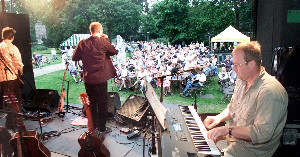 Kasteeltuinmarkt Helmond met tweedehands spullen en curiosa | Helmond ...