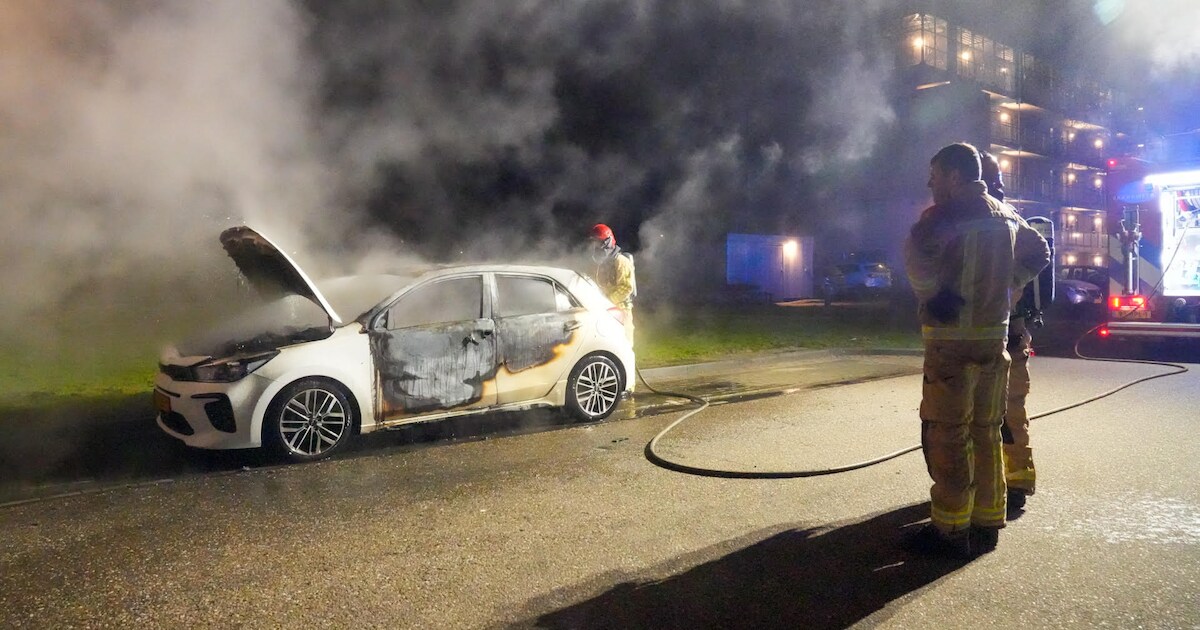 Auto uitgebrand aan Fokkerlaan in Helmond | Helmond | ED.nl