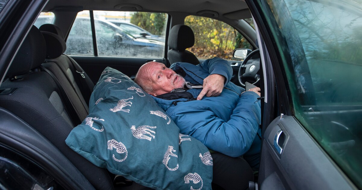 Jan (74) slaapt al jaar in zijn auto: ‘Dit trek ik niet langer, nog een ...