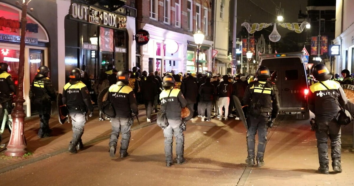 LEZERSBRIEVEN I ‘Buitensporig veel aandacht voor rellen in Amsterdam ...