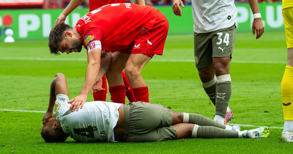 Robin Pröpper biedt PSV-spits Alassane Pléa excuses aan na tackle: ‘Het ...