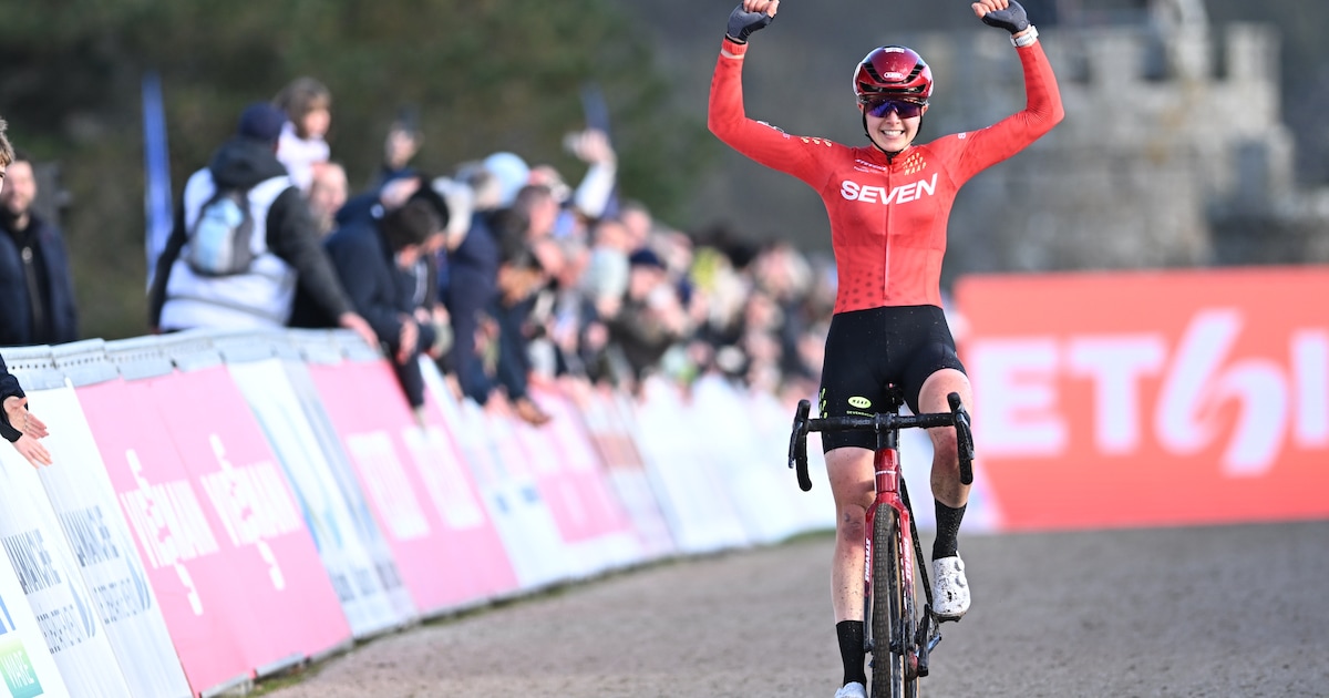 Veldrijdster Aniek van Alphen uit Hapert overladen met berichtjes ...