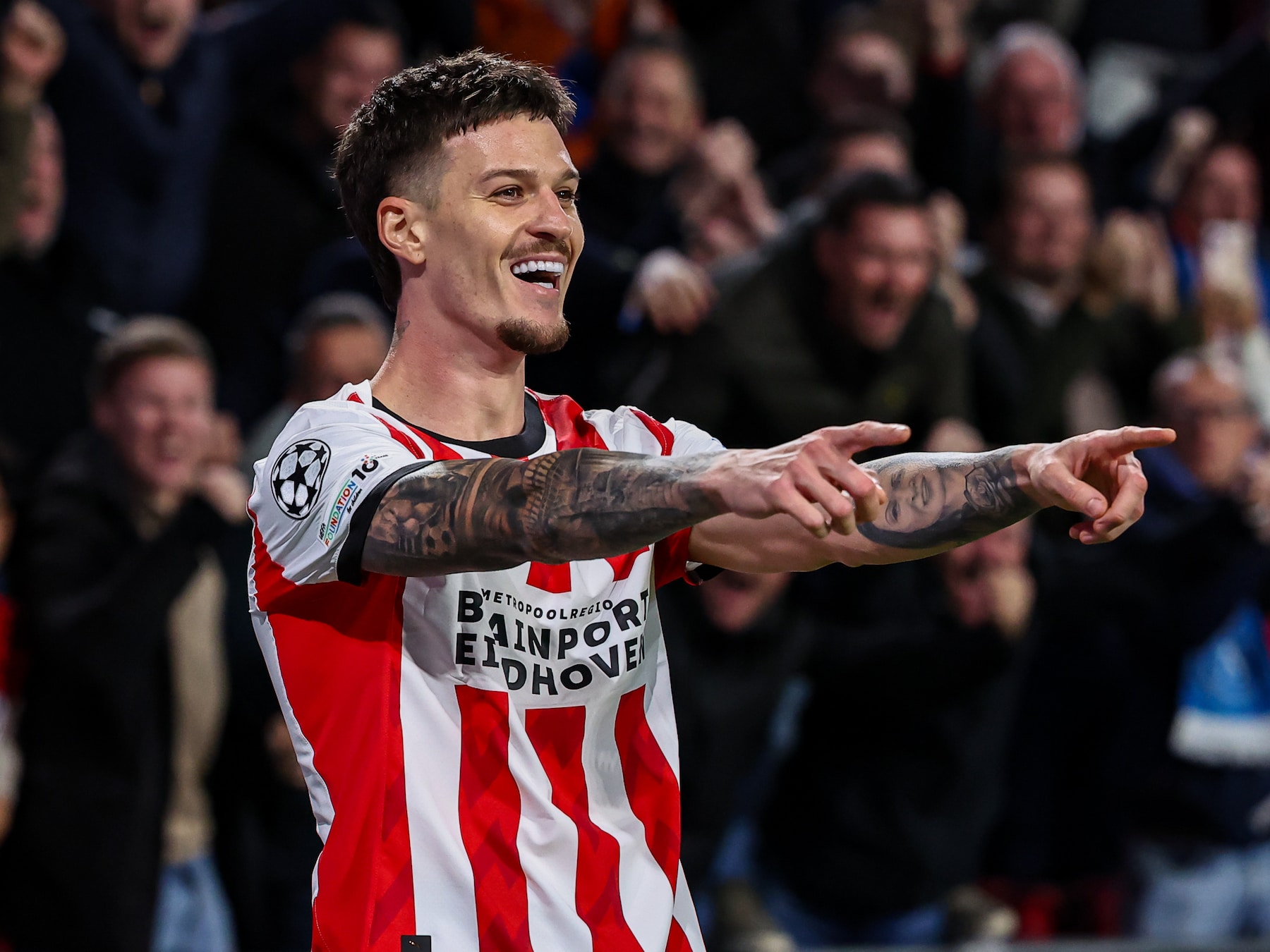 PSV haalt na spitsenprobleem de talentvolle Van Duiven - tijdelijk ...