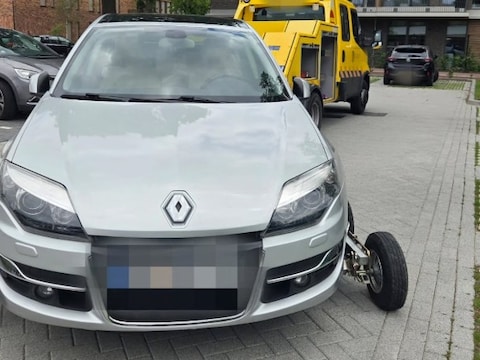 Winkeldieven laten auto vol met gestolen goederen achter in Nuenen ...