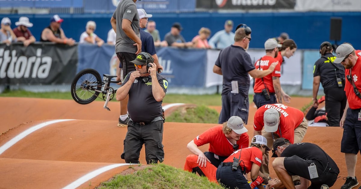 Guido zorgt dat een gevallen BMX’er snel van olympisch toneel verdwijnt ...