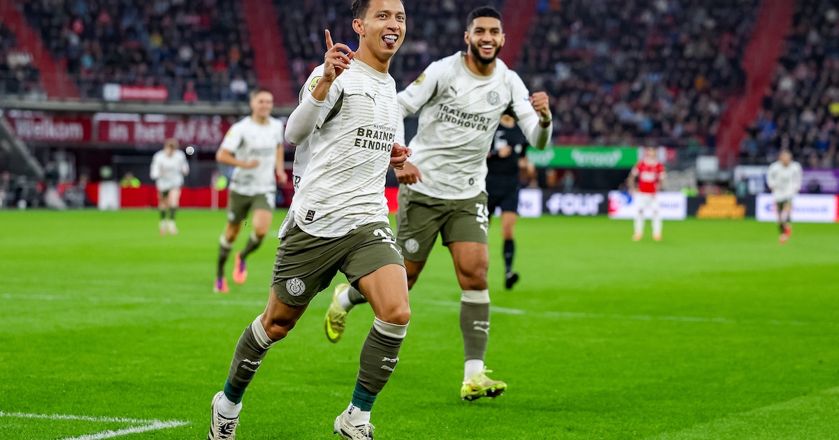Ontketend PSV laat AZ er een half uur uitzien als een natte theedoek en ...