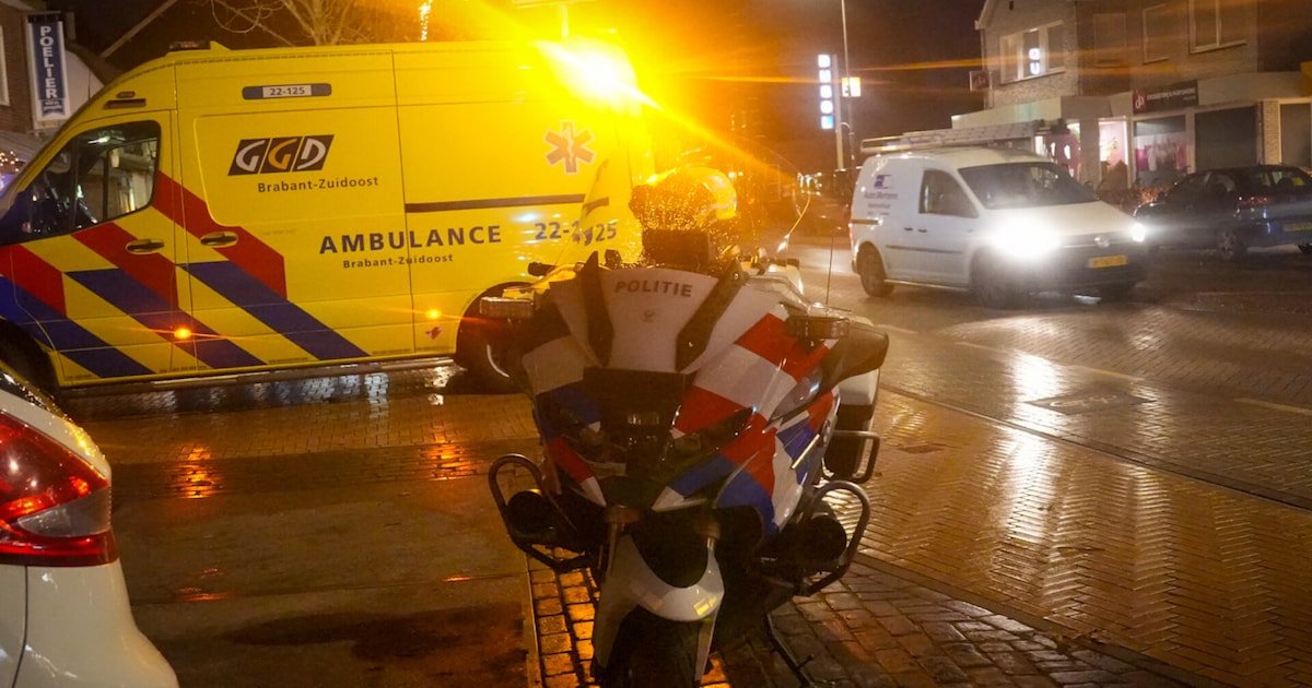 Man steekt weg over in Stiphout en wordt aangereden door auto, loopt ...