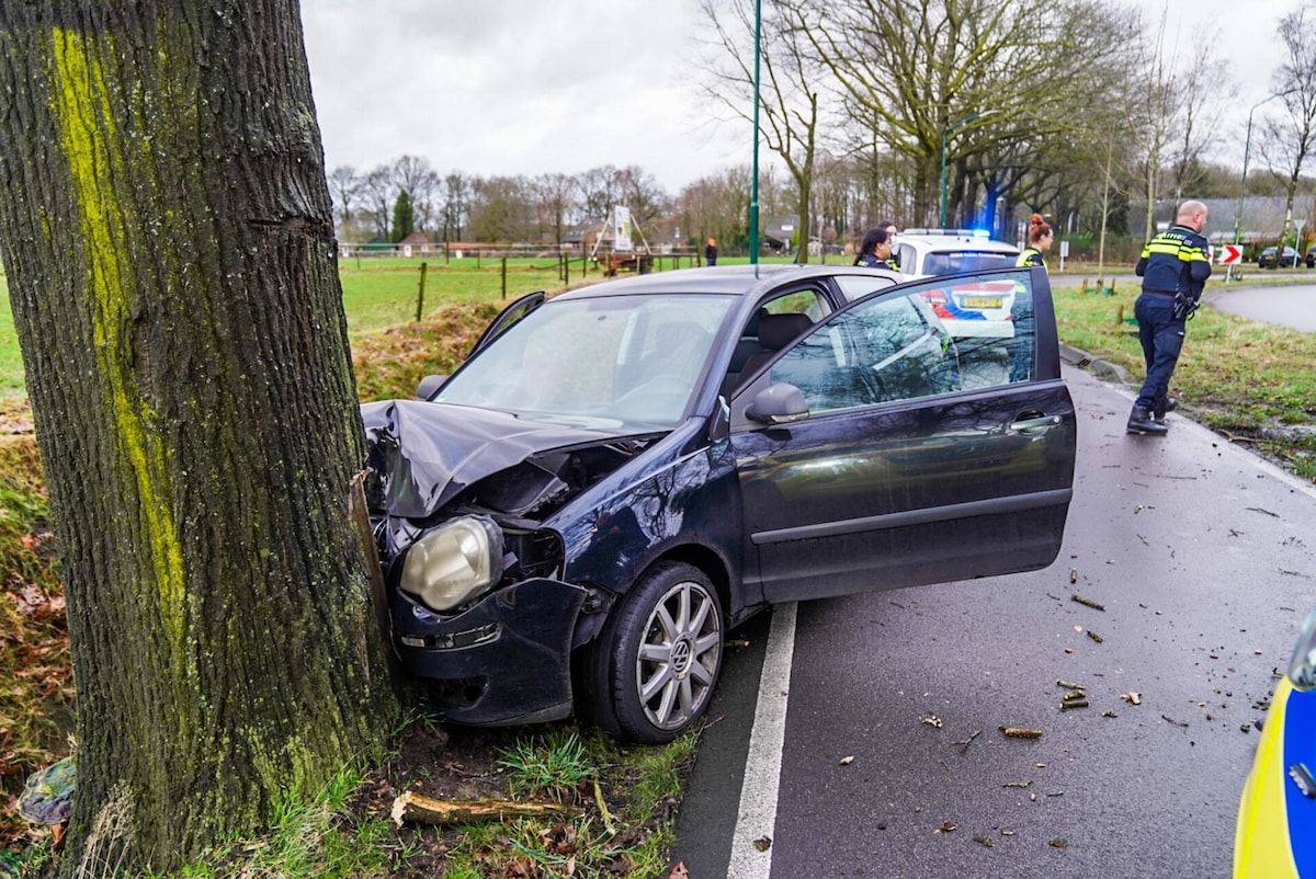 Auto’s vliegen uit de bocht op rondweg Heeze; VVD wil maatregelen ...