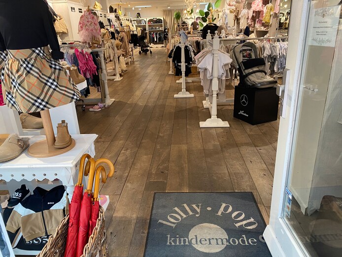 Dure Mercedes-kinderwagen gestolen bij modezaak in Eindhoven ...