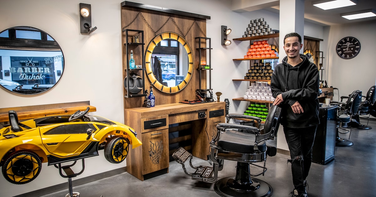 Karam is nog maar twintig, maar heeft nu al zijn eigen barbershop in ...