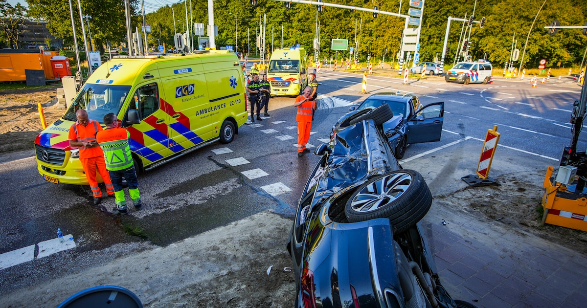 Vijf gewonden bij ongeval in Eindhoven waarbij auto over de kop sloeg ...