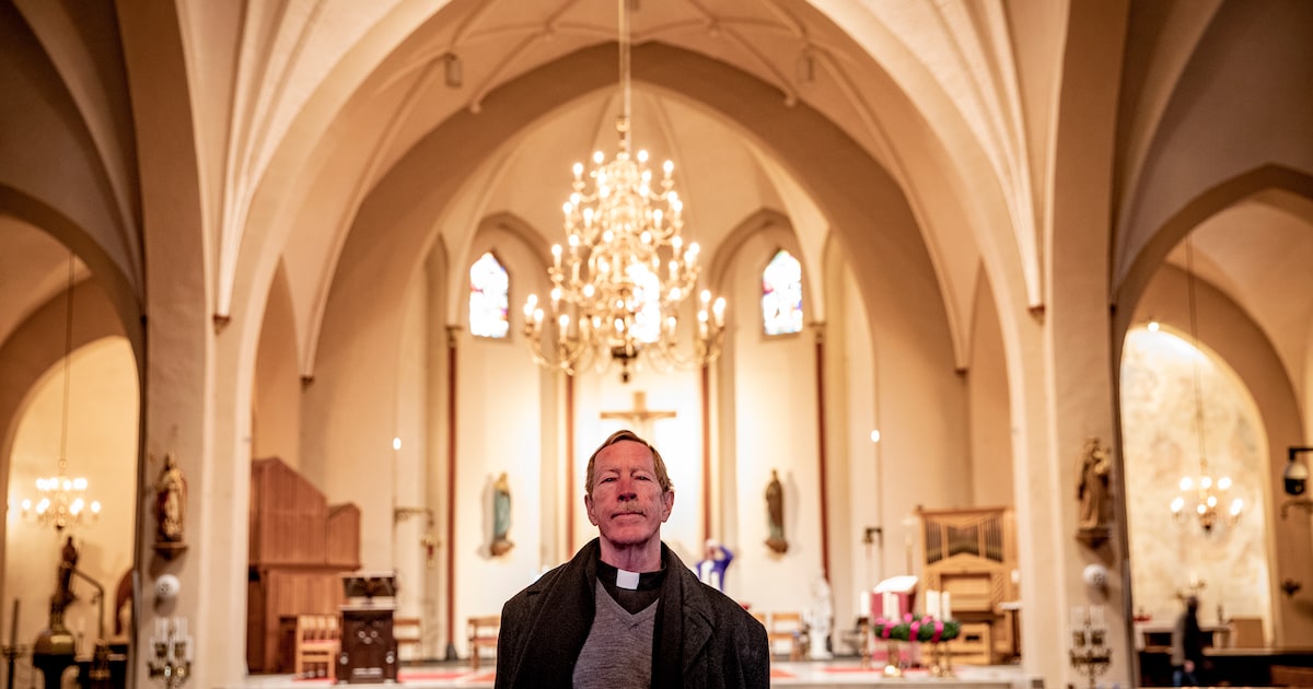 Pastoor-deken Norbert van der Sluis: ‘Ik zet mijn preek toch ook niet op een bandje ...