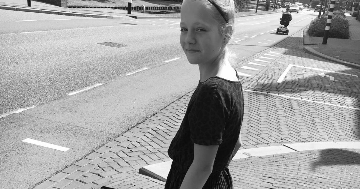 Anna Bosker (11) eerste junior stadskunstenaar in Helmond | Regio | ED.nl