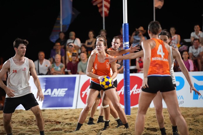 Nederlandse beachkorfbalteam speelt oefeninterlands in Nuenen en Best ...