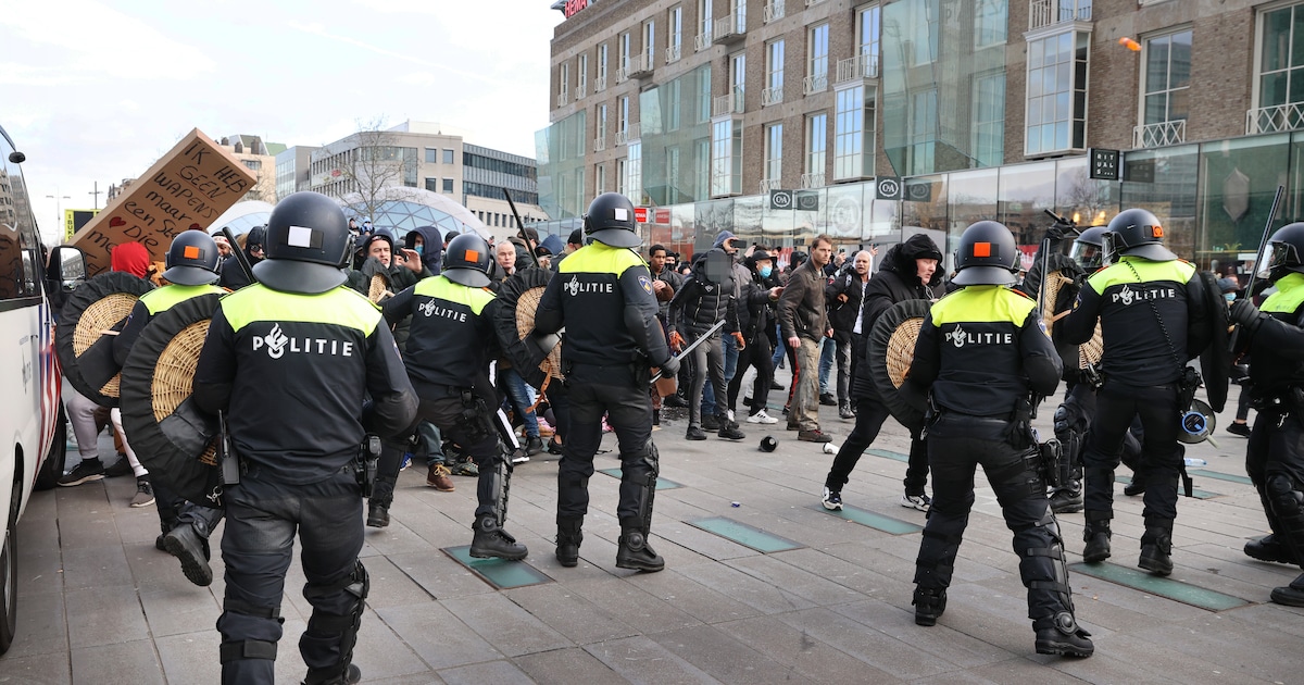 Filmende rapper Teekay nu ook opgepakt voor rellen in Eindhoven ...