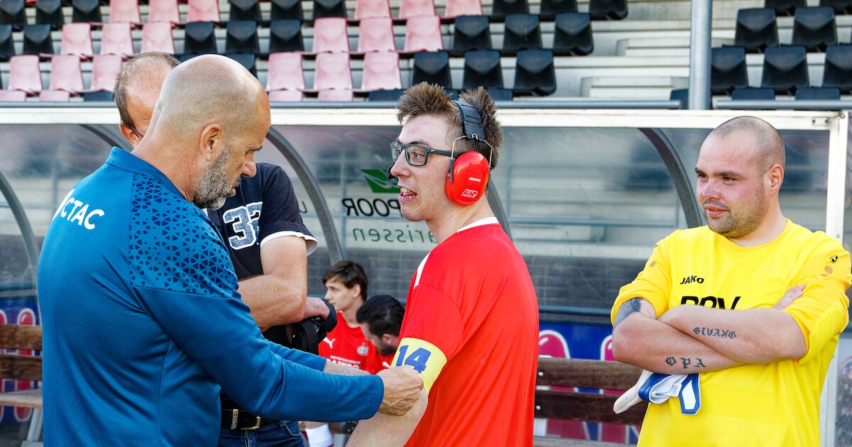 Tijdens avondje met Peter Bosz als trainer, wanen G-voetballers van ZSV ...