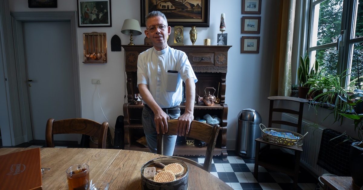 David van Dijk is ‘kneiter katholiek’ tijdens zijn missen, maar in de auto draait hij hardstyle ...