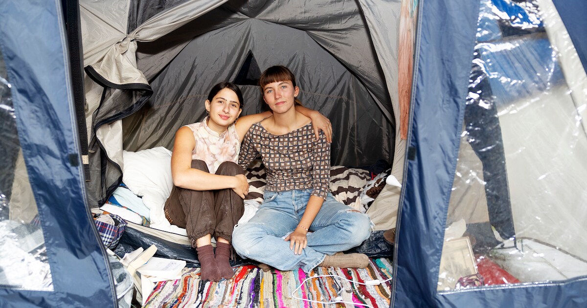 Internationale studenten kamperen in tentje door tekort aan kamers ...