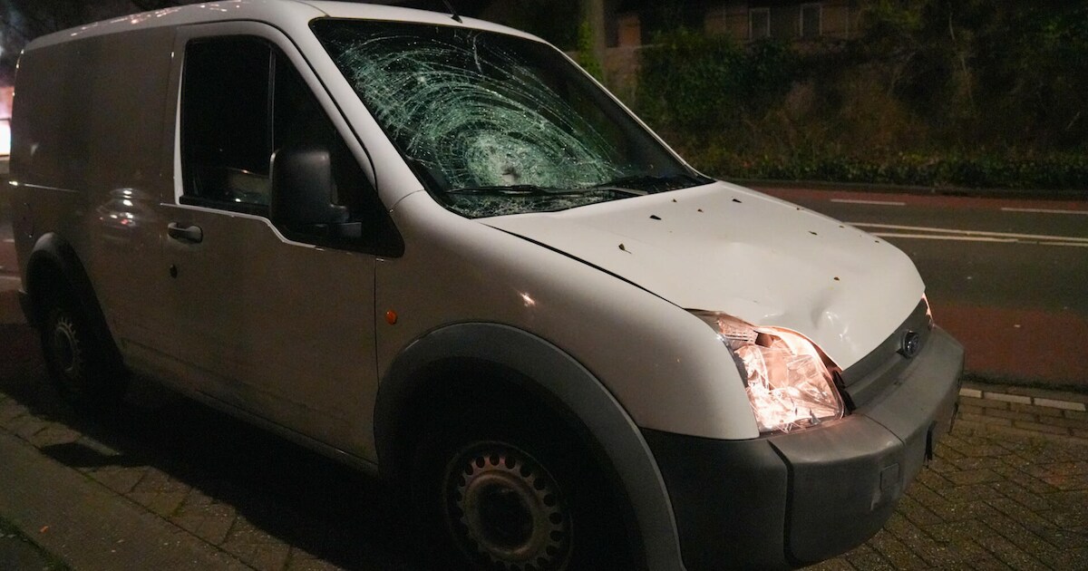 Man zwaargewond na aanrijding met auto in Helmond | Helmond | ED.nl