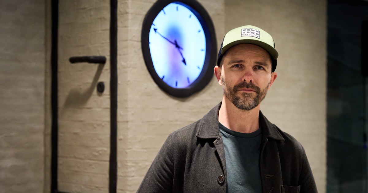 Intrigerende klok van Maarten Baas krijgt eindelijk nieuwe plek in Stadhuis | Anneke van ...