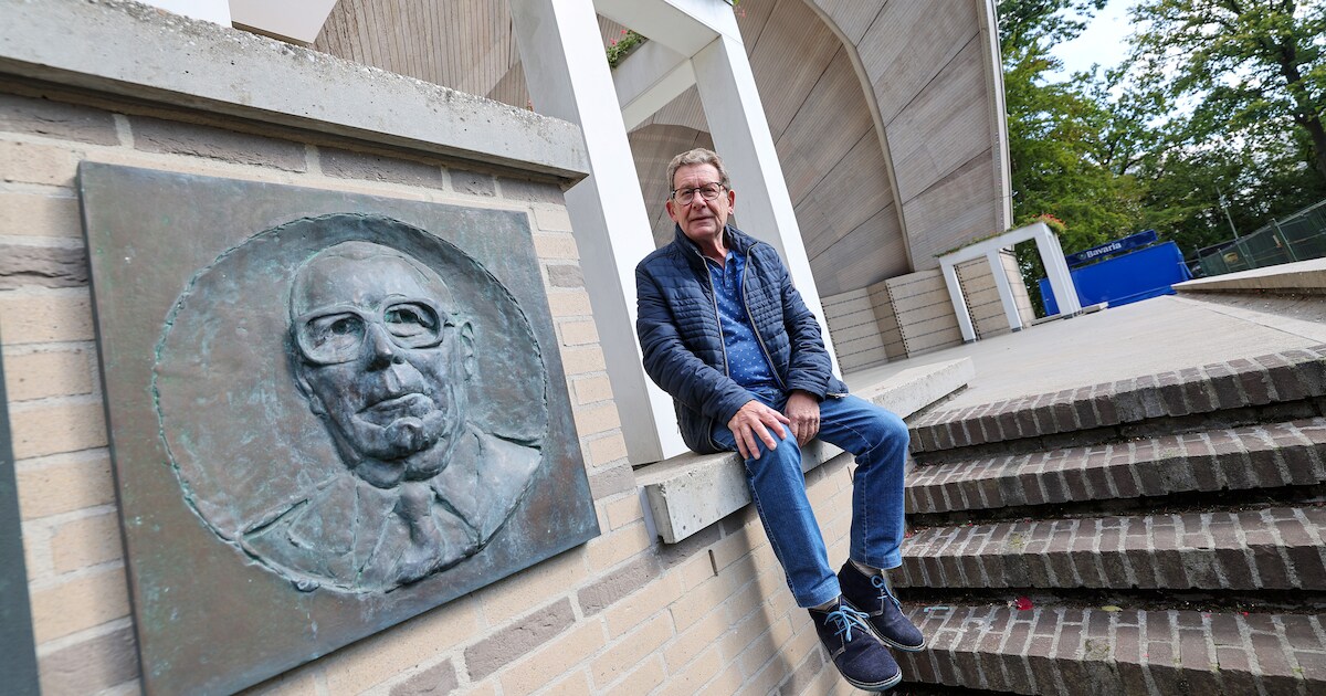 Karin Bloemen uit haar jurk helpen en snel extra Heineken halen voor ...