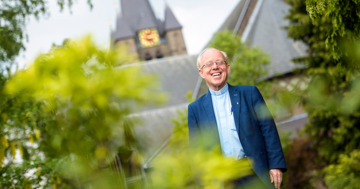 Pastoor Felie Spooren krijgt erepenning van Valkenswaard bij zijn ...