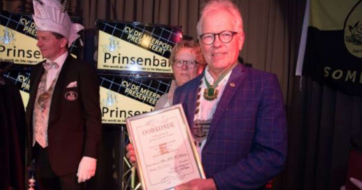 Onderscheiding Gouden Nar voor burgemeester Veltman | Someren | ED.nl