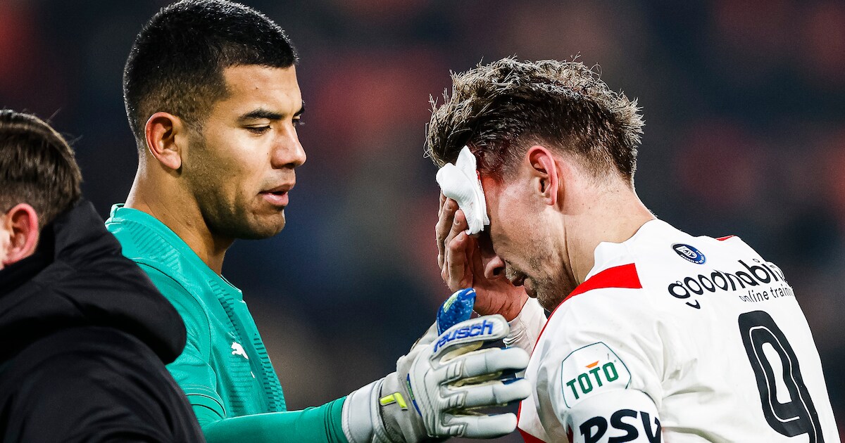 De schade voor Luuk de Jong lijkt na een botsing mee te vallen, al ...