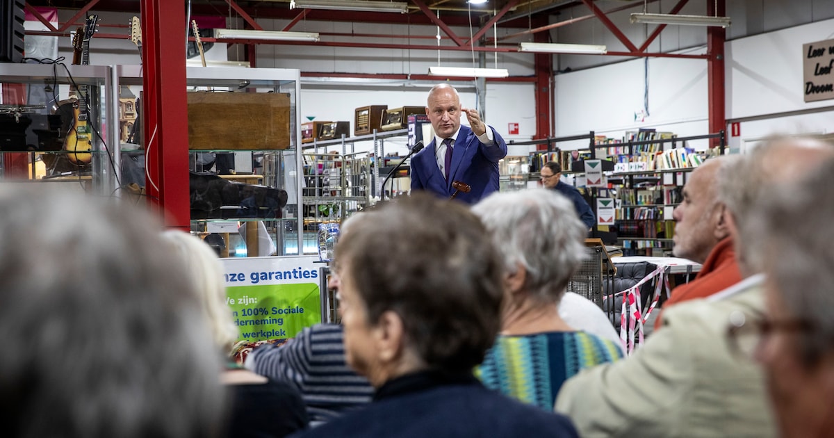 Veiling bij Kringloop De Kempen in Veldhoven vol humor | Veldhoven | ED.nl