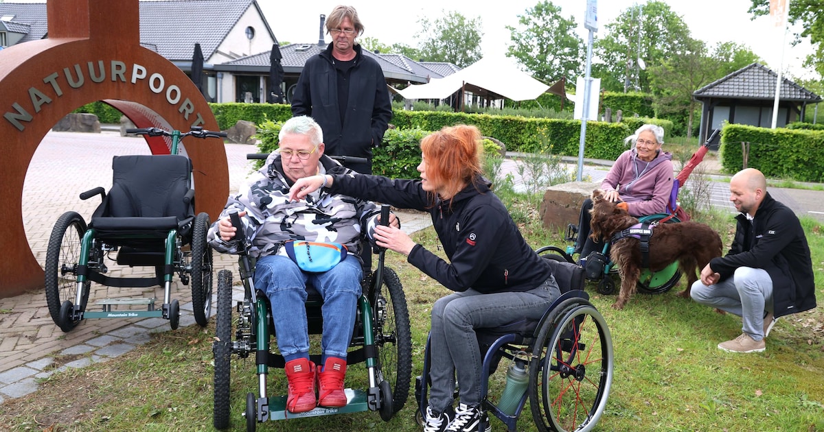 Els test nieuwe offroad rolstoel bij TerSpegelt: ‘Hij gaat zelfs door ...