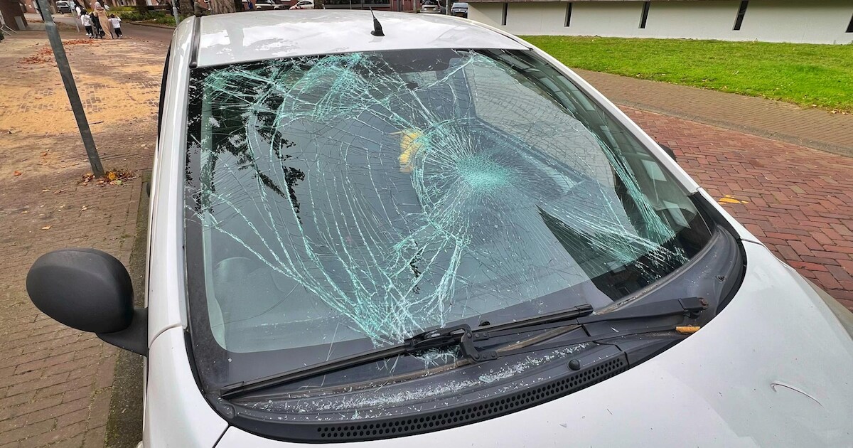 Automobilist schept fietser op beruchte splitsing in Valkenswaard ...