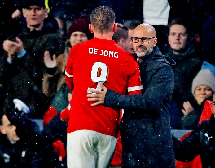 Peter Bosz looft De Jong en vertelt waarom hij vindt dat PSV het duel met Lens goed heeft ...