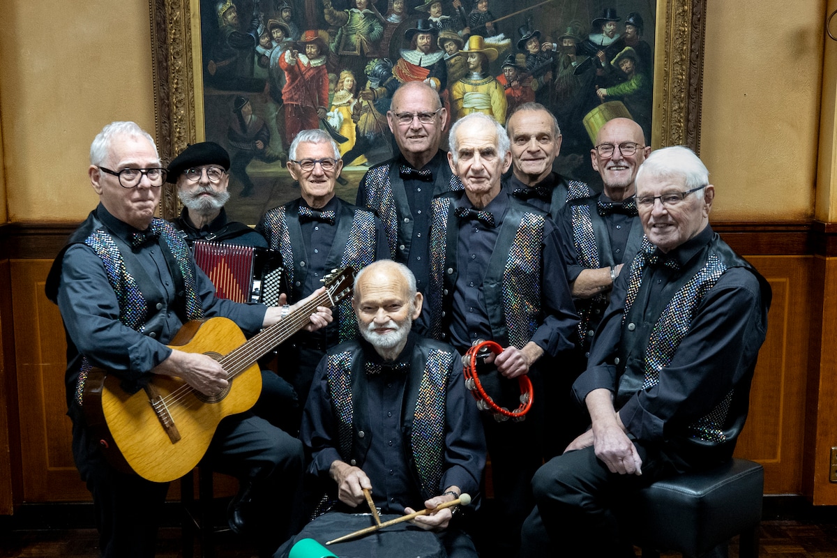 Toffel 4 ontstond bij tafel 4 van een horecazaak: muziekgroep houdt er ...