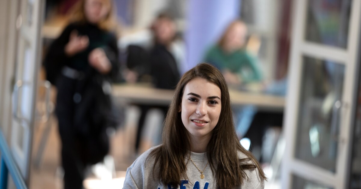 Triana (15) doet examen Spaans op een andere school in Helmond ...