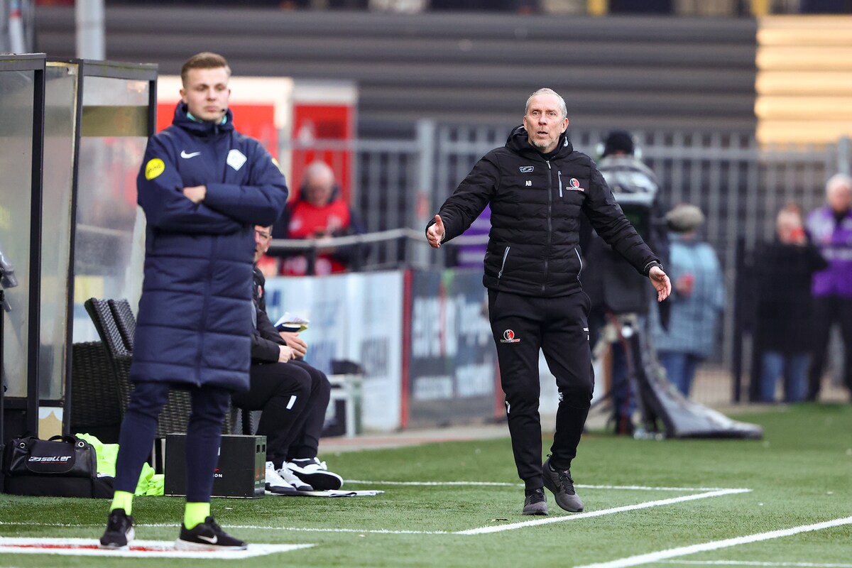 Assistent-trainer Adrie Bogers vertrekt per direct bij Helmond Sport ...