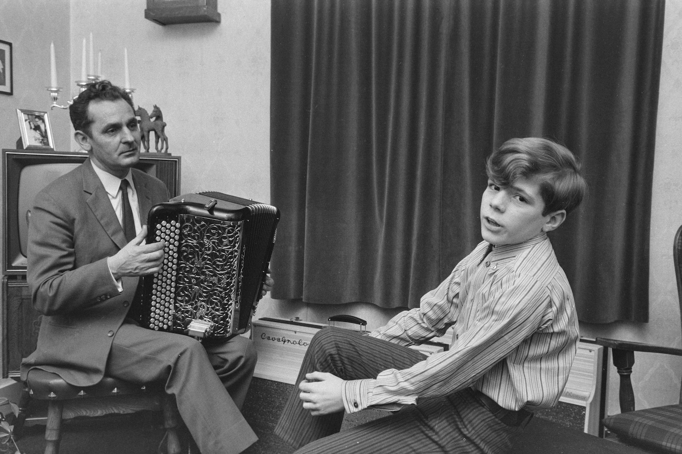 Half Helmond wilde net zo goed accordeon spelen als volksjongens Arie ...