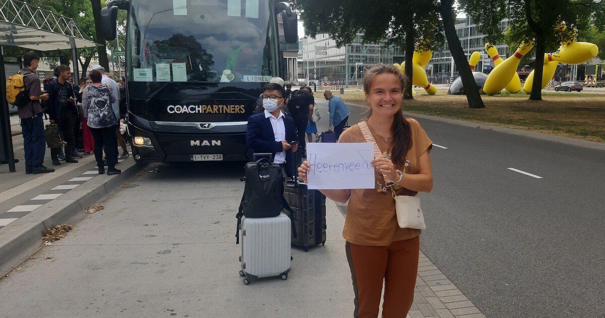 Edina strandt door treinstaking in Eindhoven en wil liftend naar ...