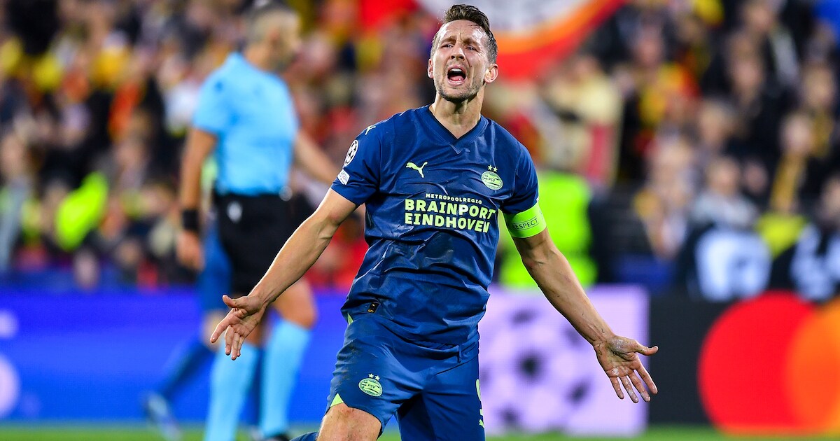 Luuk de Jong neemt afstand van schermutselingen van PSV-aanhang in Lens ...