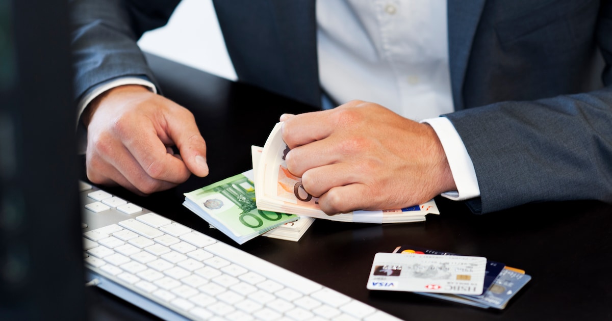 Vijf mensen gearresteerd wegens witwassen van 2 miljoen euro aan ...