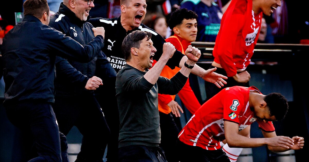 Schmidt vindt dat PSV wel wat geluk heeft gehad, maar is ook trots ...