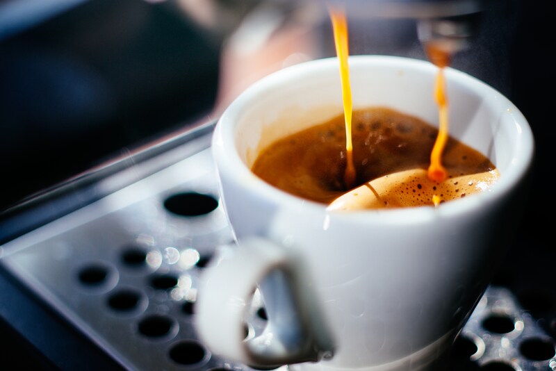 Gratis koffie (ooit was het zo gewoon): hier bestaat het nog | Regio ...
