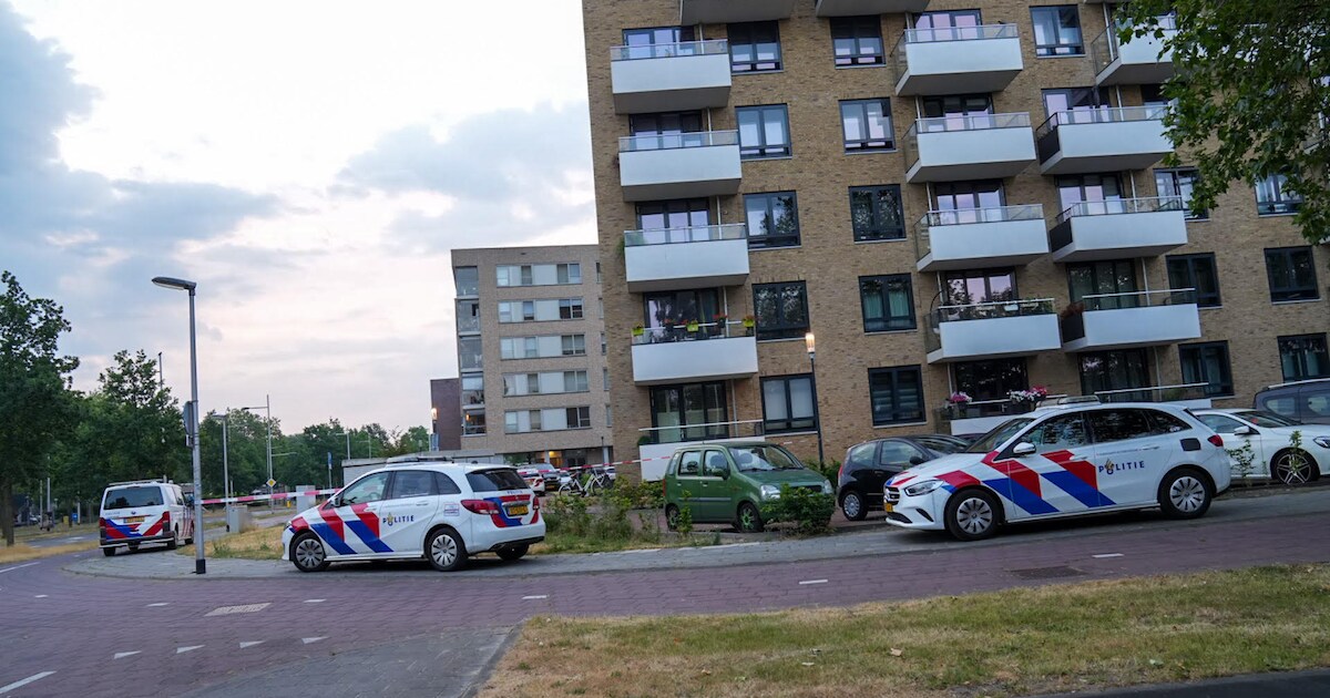 Dode gevonden bij flat in Helmond, politie gaat niet uit van misdrijf | Helmond | ed.nl